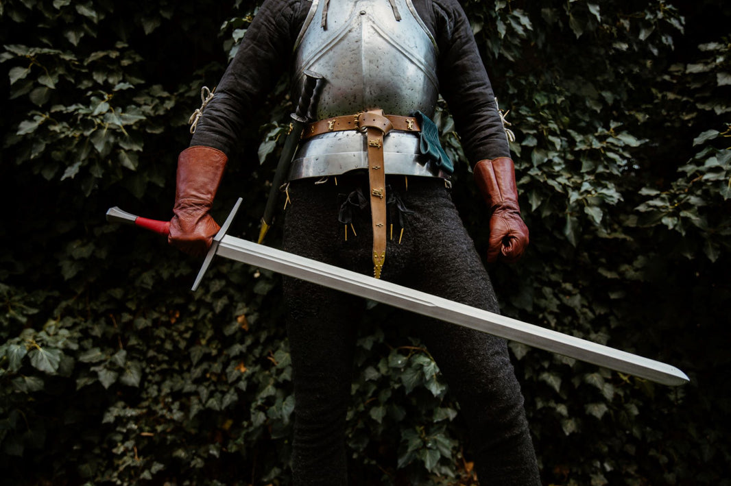 Hand and a Half Swords – FakeSteel Armory